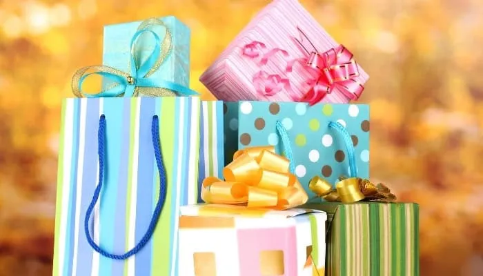 15 Creative Goodie Bag Ideas That Will Wow Your Guests - Gentle Packing ...